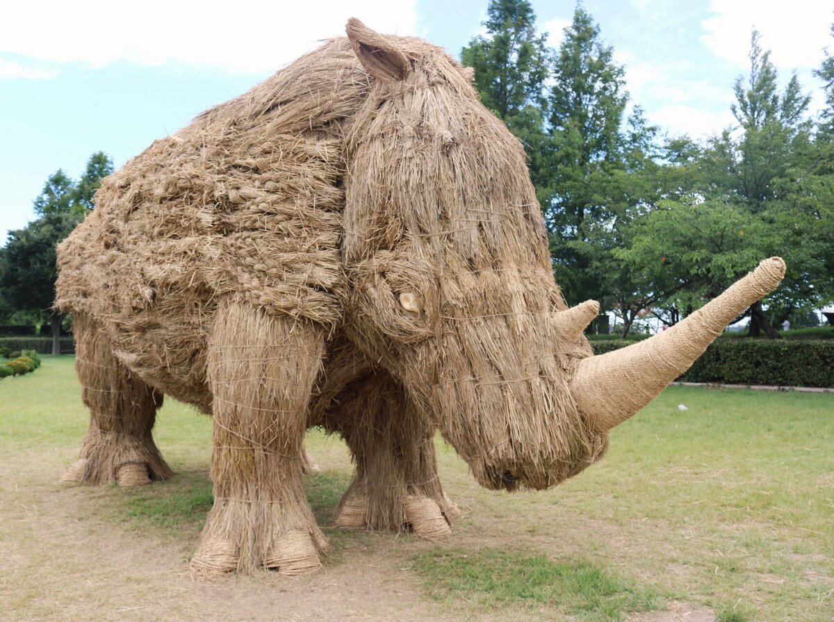 Check Out These Wara Art Sculptures from Japan - Modern Farmer